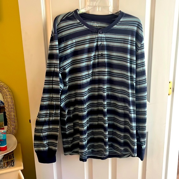 GAP | Shirts | Mens Gap Long Sleeved 3 Button Shirt Navy Blue And Gray ...